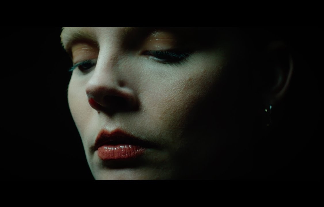 GGGOLDDD: Invisible (video) – Abismo